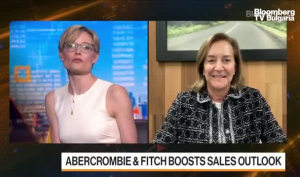 Как Abercrombie се разви от бранд за тейнейджъри - Bloomberg